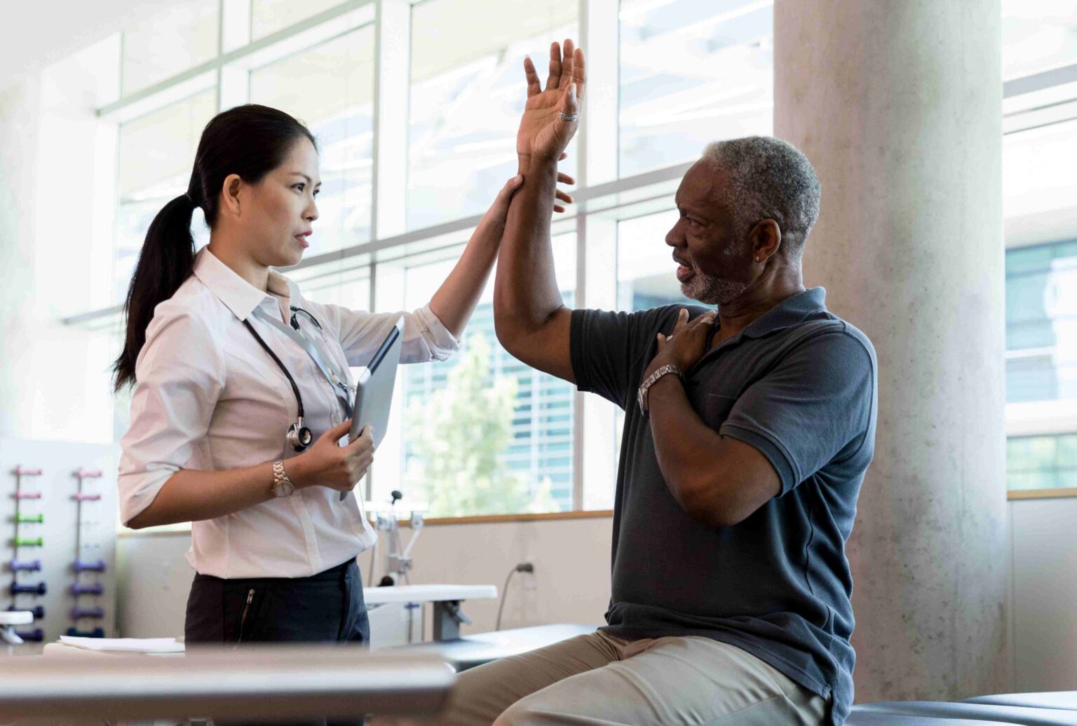 Les étapes clés de la récupération après une chirurgie de l’épaule | Dr ...