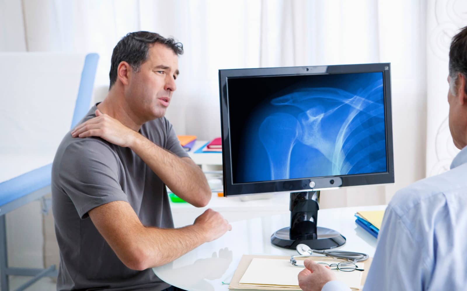 La chirurgie de l'épaule : comment choisir la meilleure option de ...